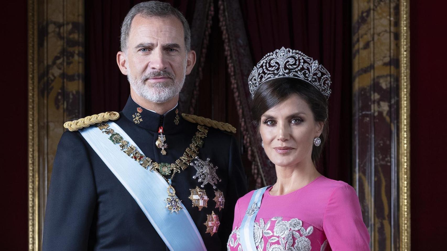 La publicación del retrato de Felipe VI y Letizia, que hizo la ...