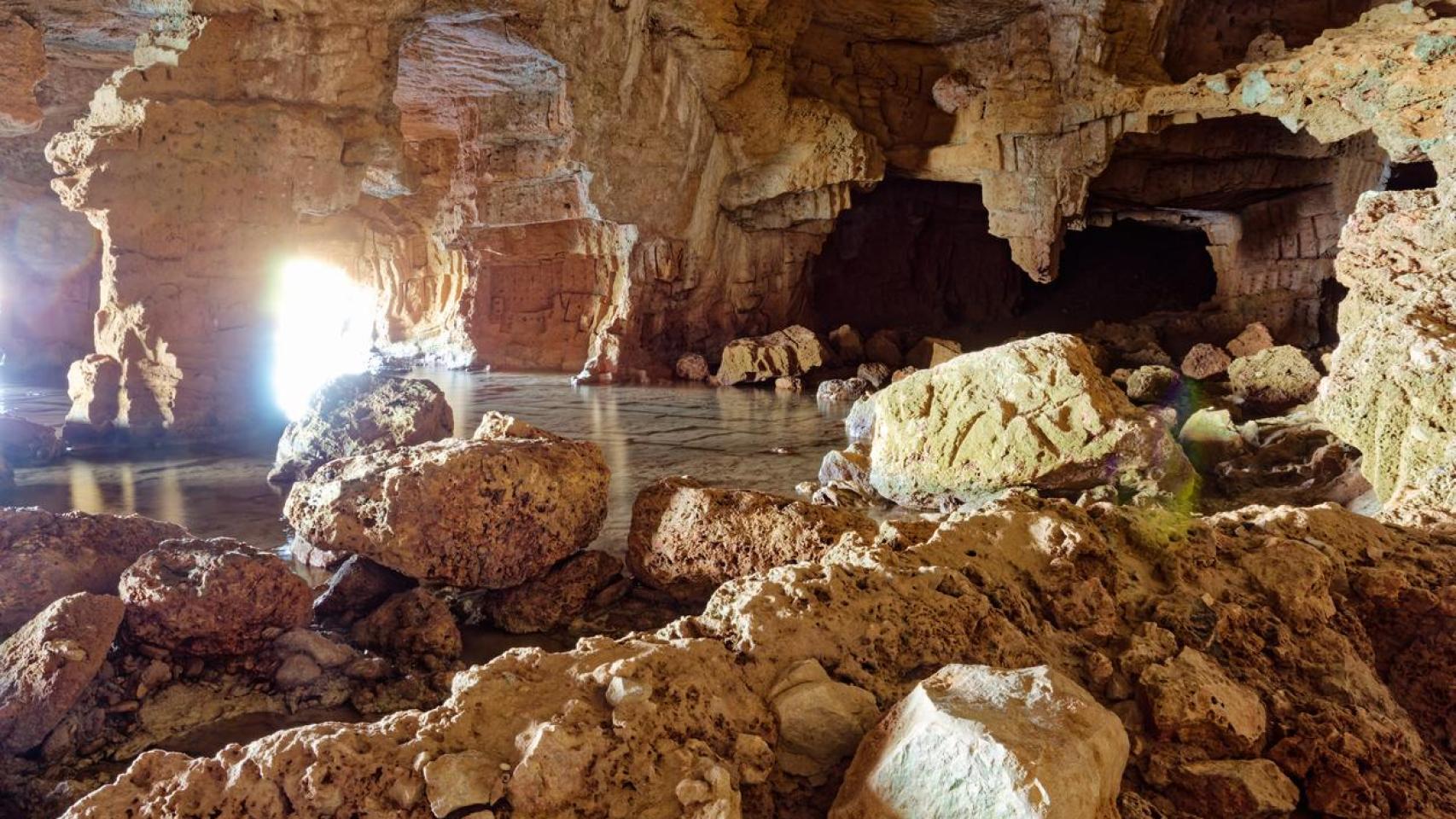Esta es una de las cuevas marinas más bonitas de España: se llega por ...