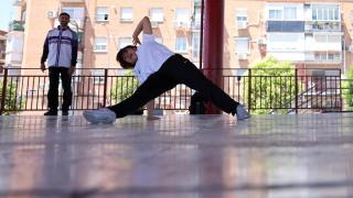 Manizha, la break dancer afgana que sobrevivió a los talibanes y ahora ...