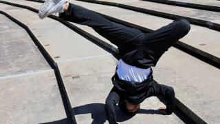Manizha, la break dancer afgana que sobrevivió a los talibanes y ahora ...