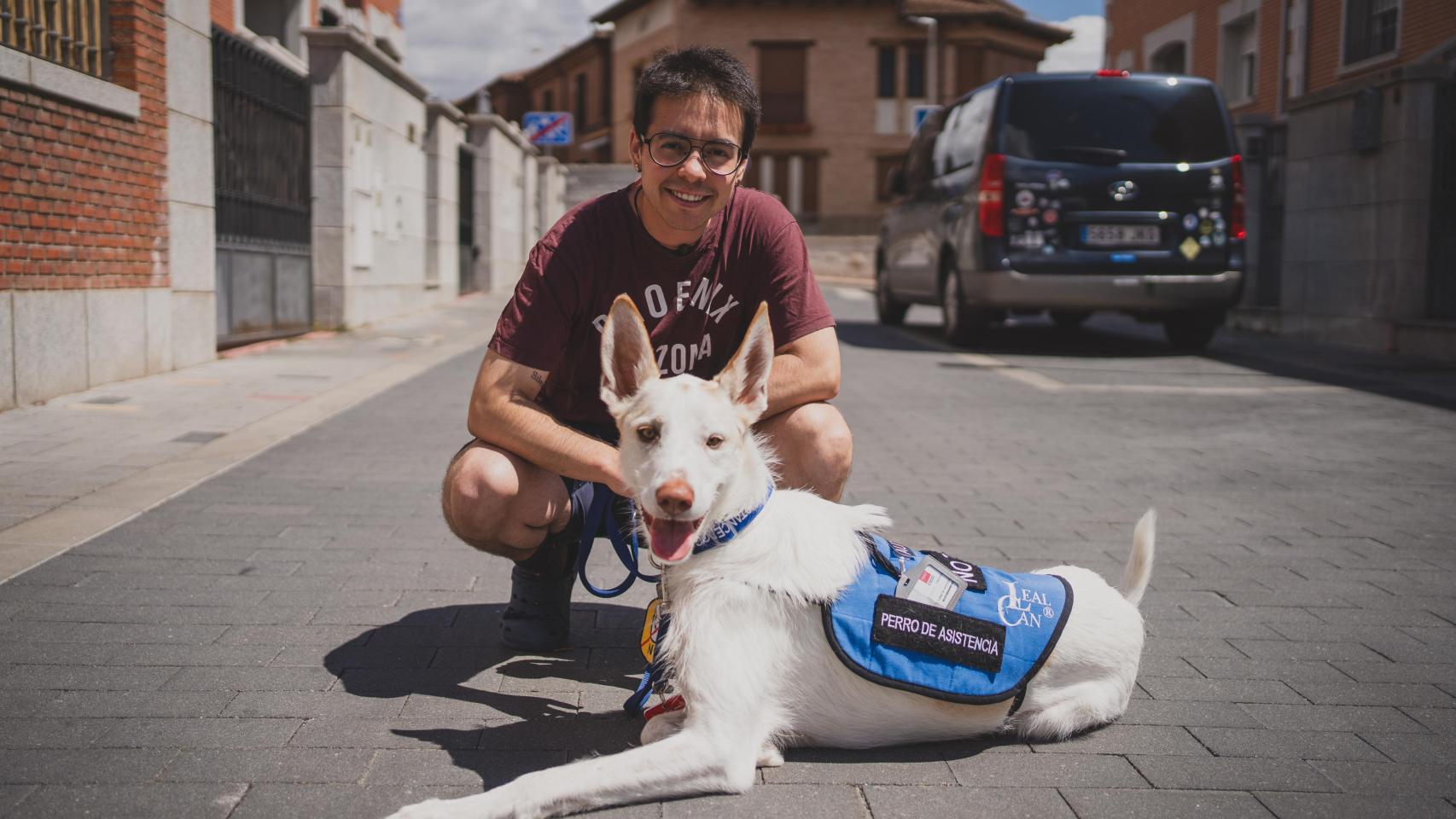 "Me salva el día a día": la vida con Maylo, el perro guardián que cuida ...
