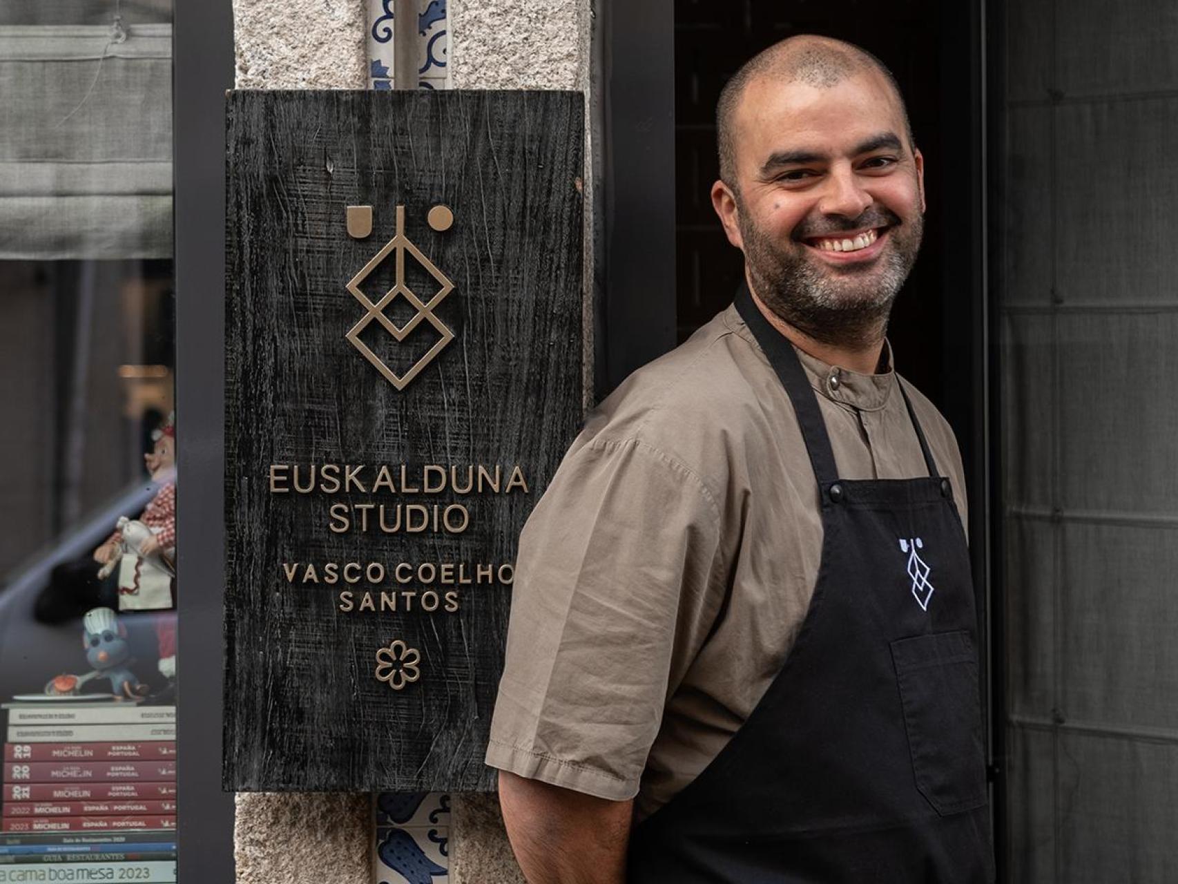 El chef que parte el bacalao en Oporto: tiene cinco restaurantes, una ...