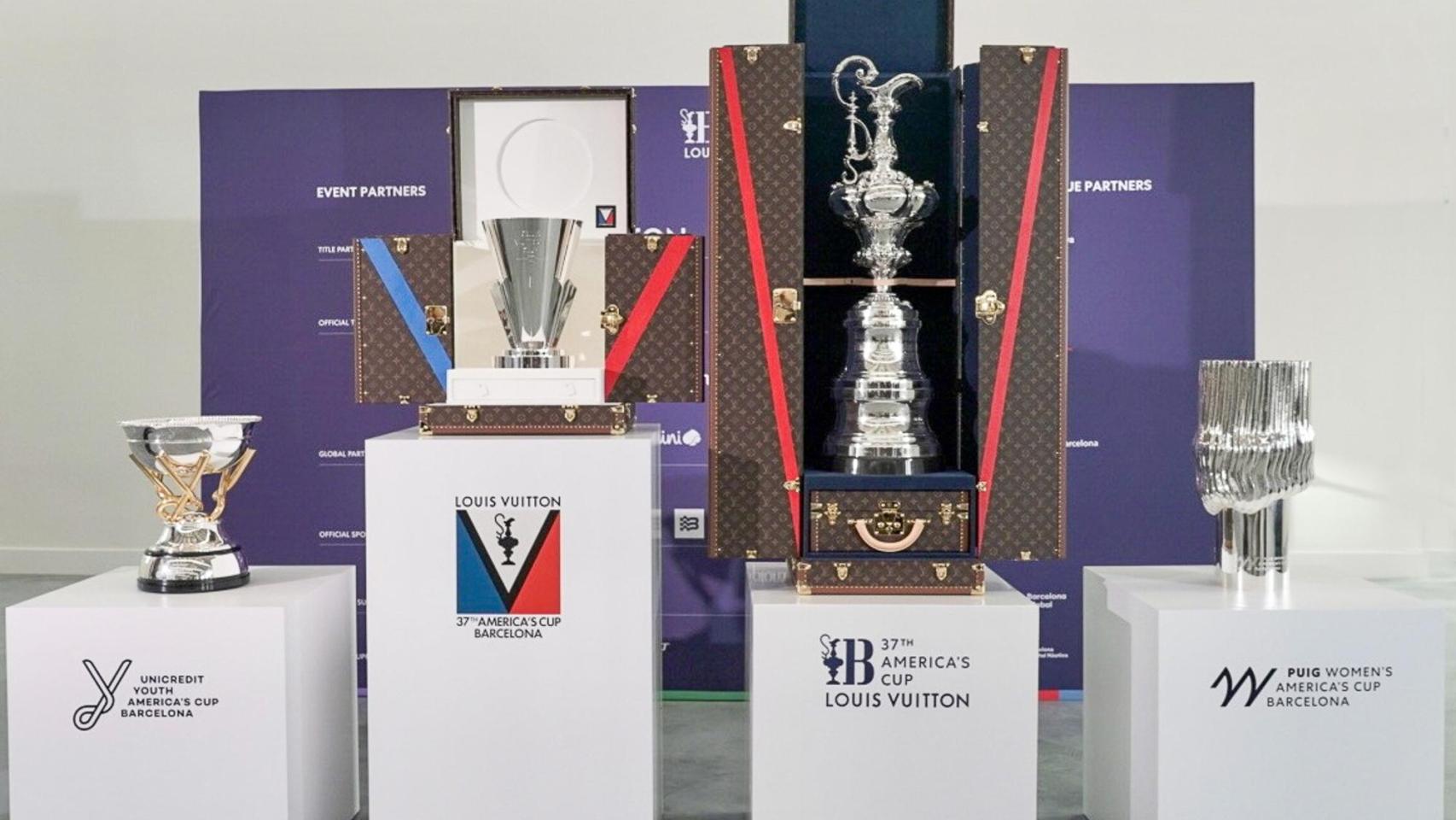 La America’s Cup cierra su Trophy Tour presentando los cuatro trofeos de esta edición en Barcelona