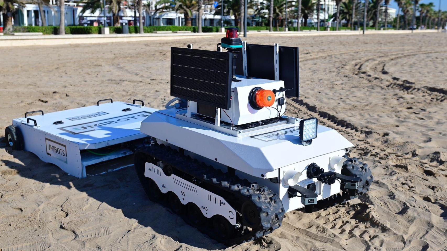 Así es el robot inteligente que limpia las playas de Valencia: funciona ...