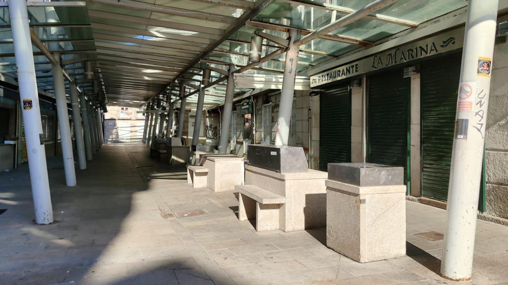 La histórica calle de Vigo donde inflarse a ostras frescas y vino ...