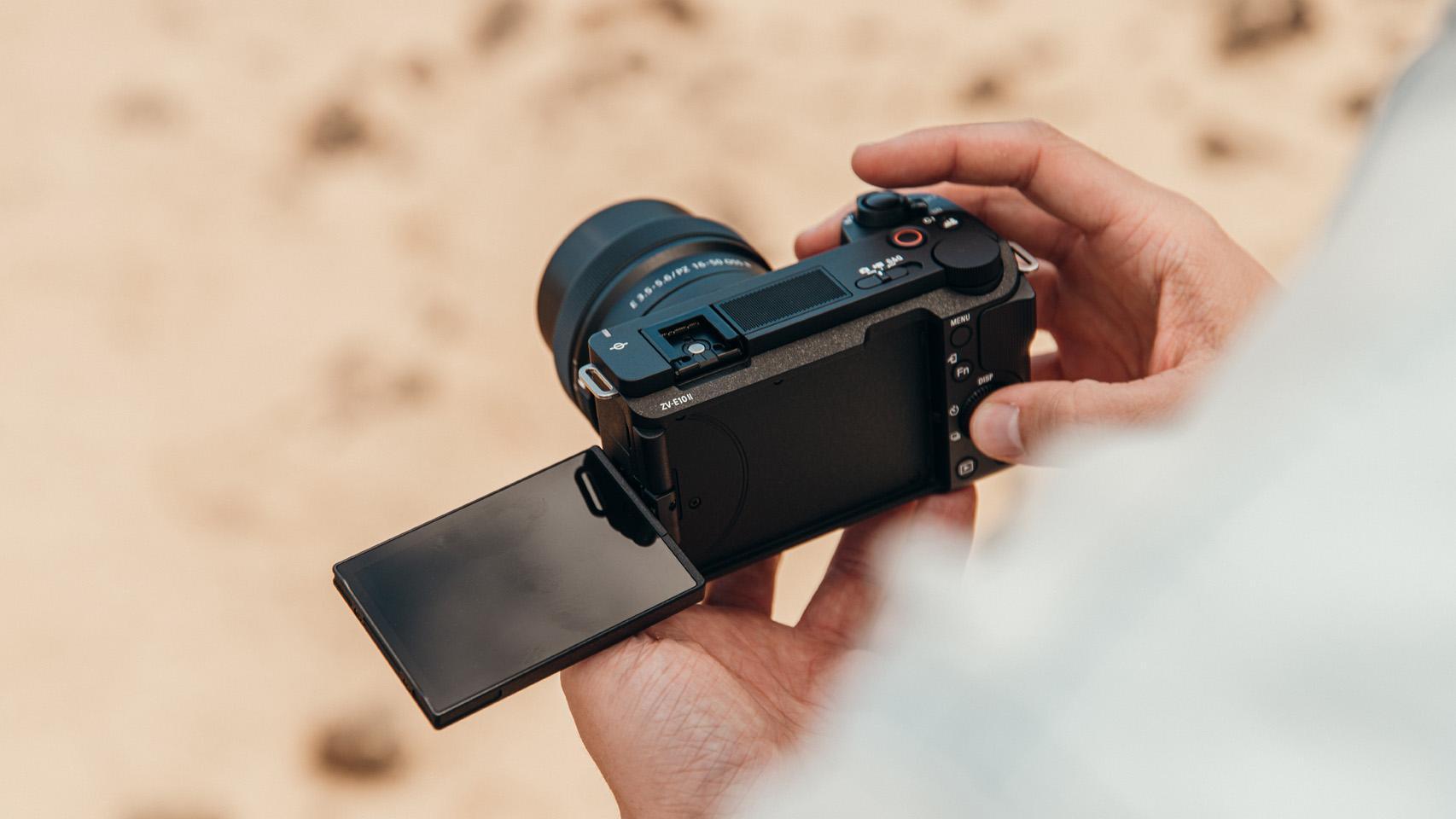 Sony presenta la Sony ZV-E10 II, la cámara para grabar Reels y TikTok a ...