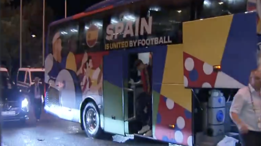 Esta es la canción que sonó en el autobús de España tras el pase a la ...