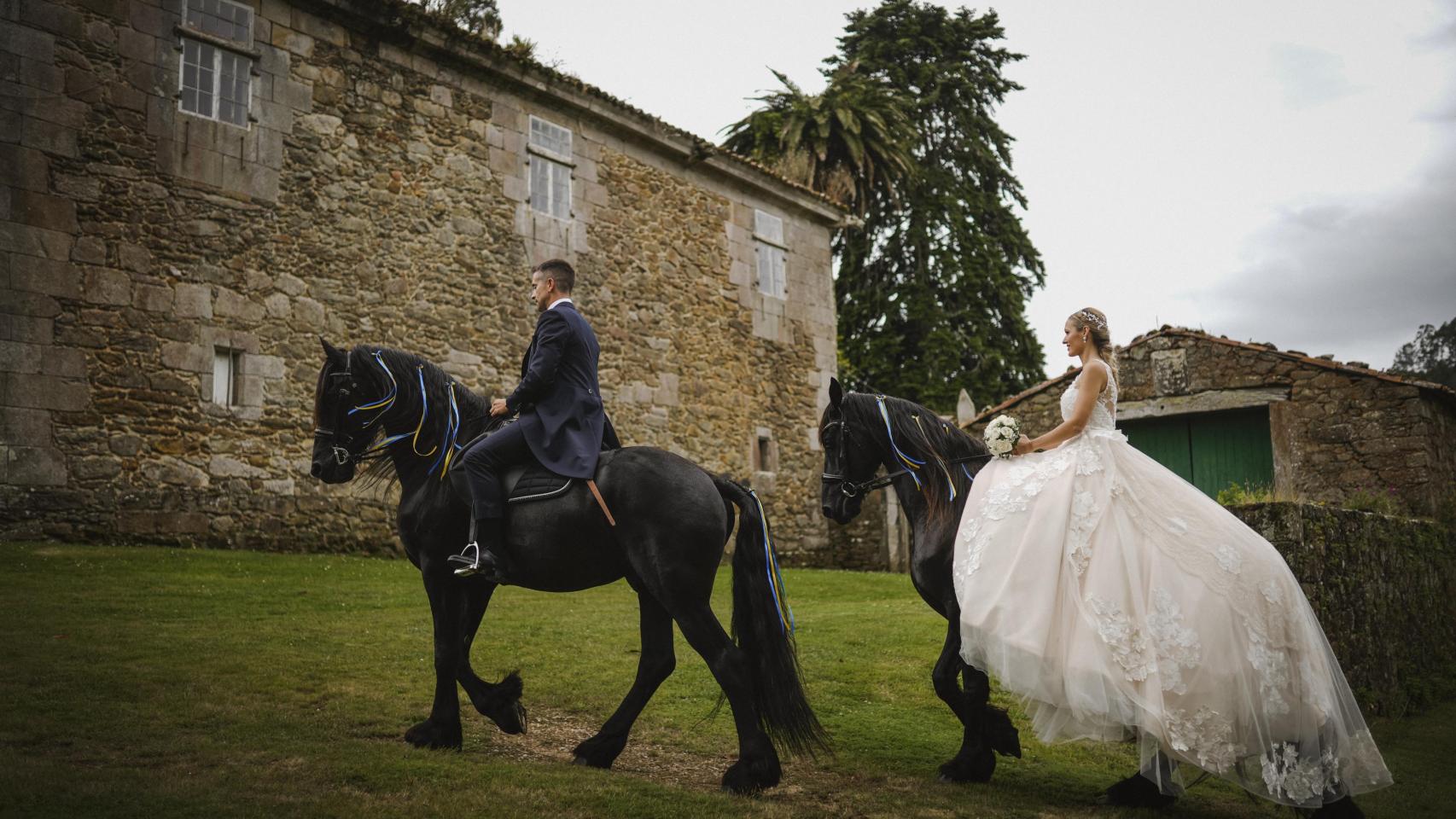 La boda medieval de Daniela y Joaquín cerca de A Coruña con duelos de ...