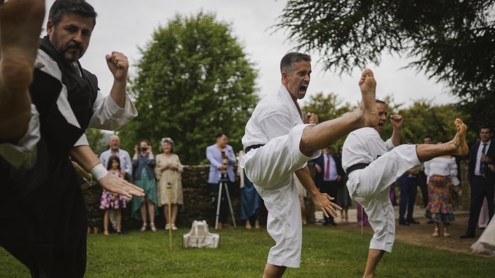 La boda medieval de Daniela y Joaquín cerca de A Coruña con duelos de ...
