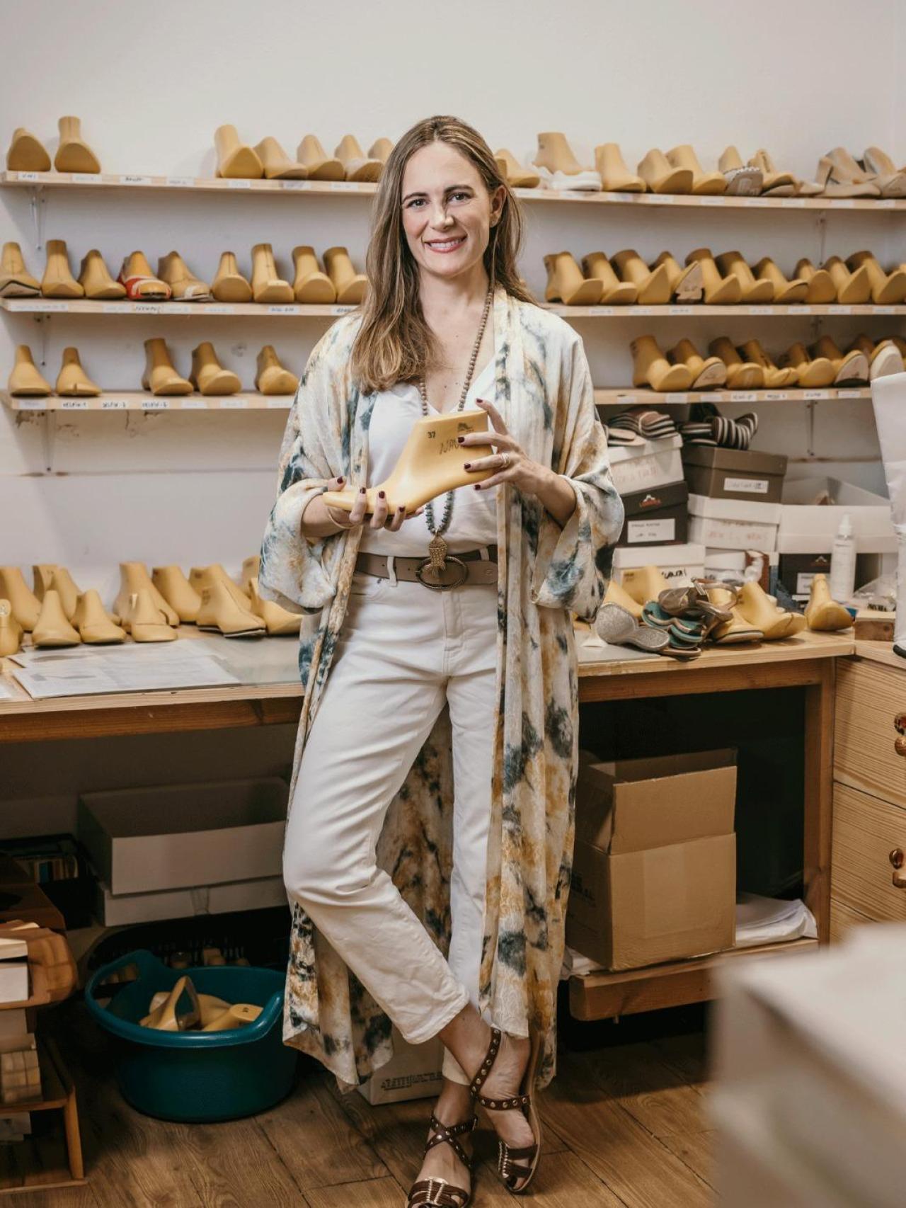 Elena Peña y las sandalias de cuero 'made in Spain' más cotizadas: así ...