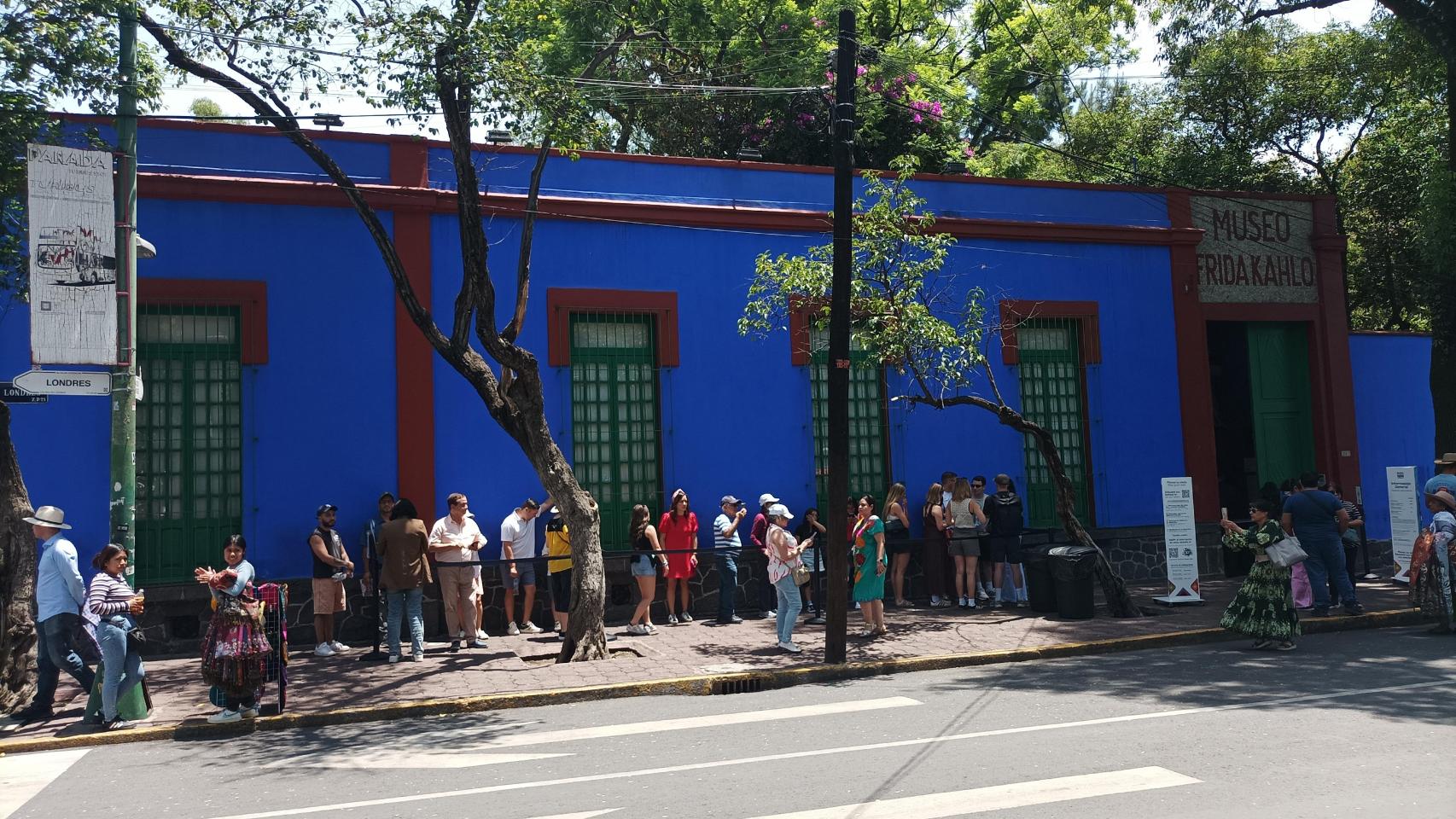 Tras el latido de Frida Kahlo en la Casa Azul de Coyoacán: hogar ...
