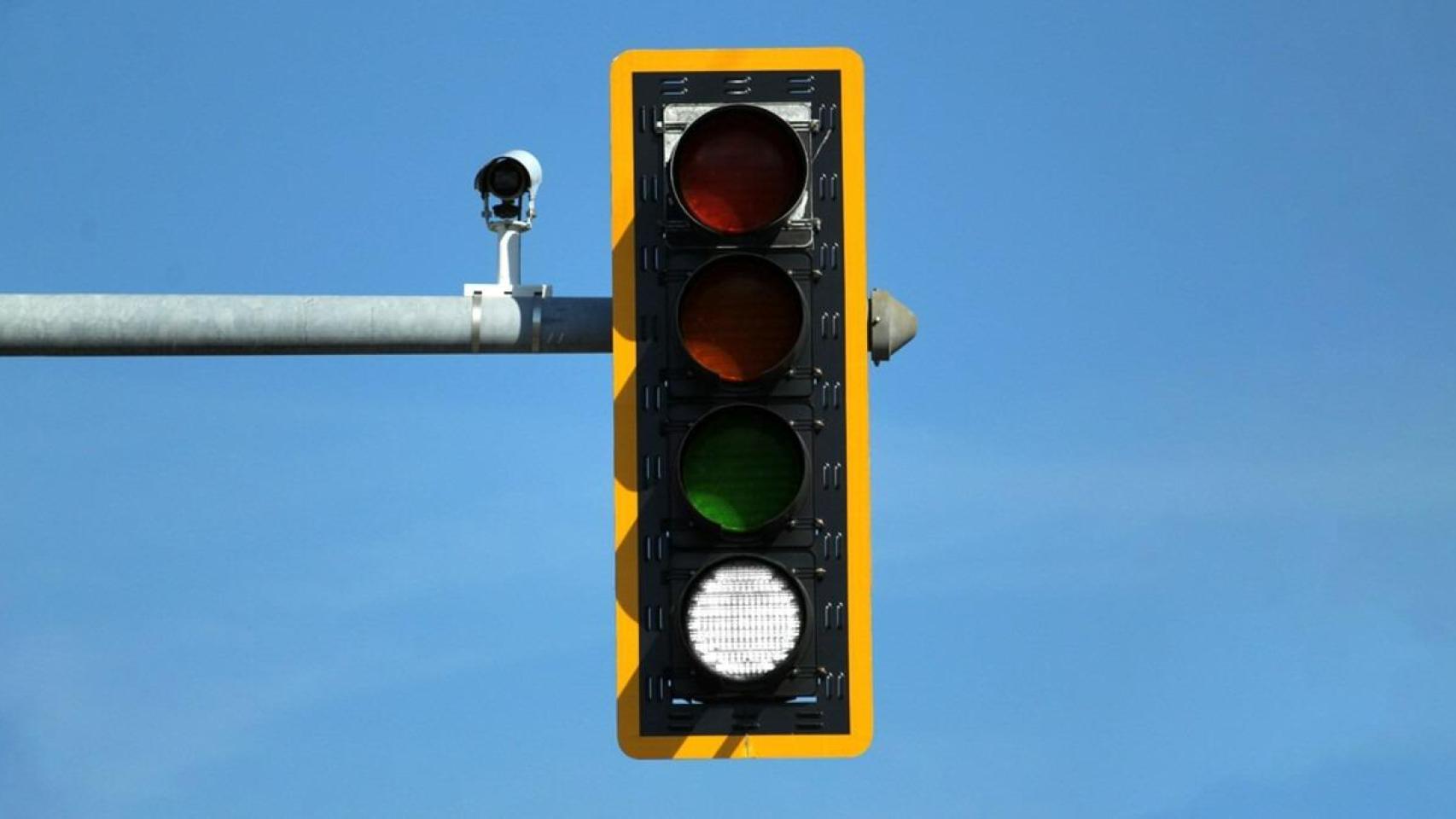Adiós a los semáforos de tres luces: este es el motivo por el que se ...