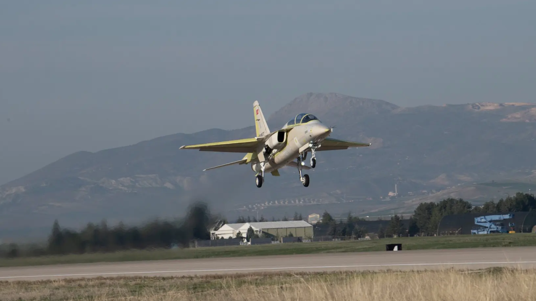 Del esperado relevo de los cazas Harrier a la botadura de la fragata F ...