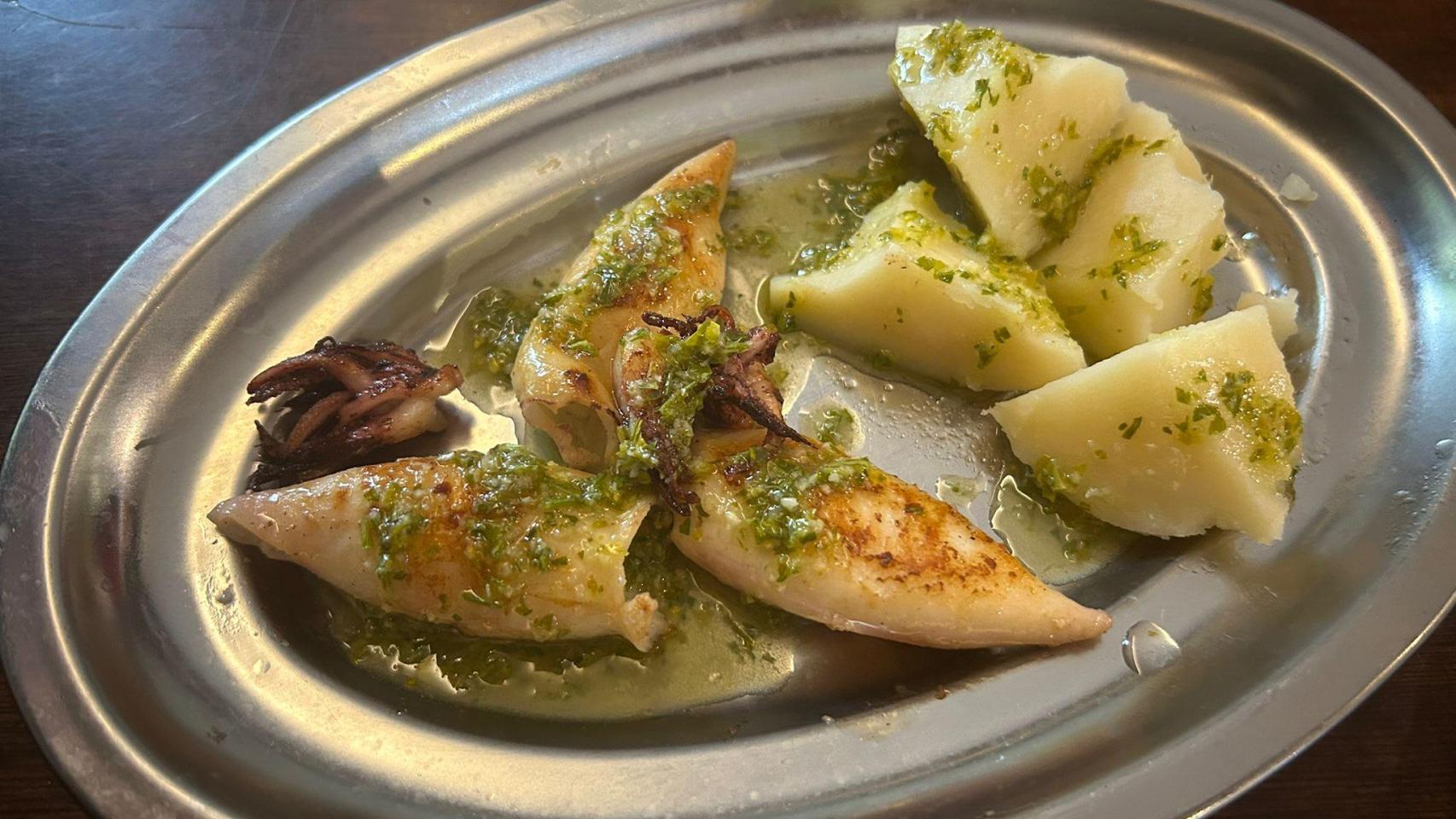 La taberna de A Coruña donde el chipirón es el rey y se acompaña con ...