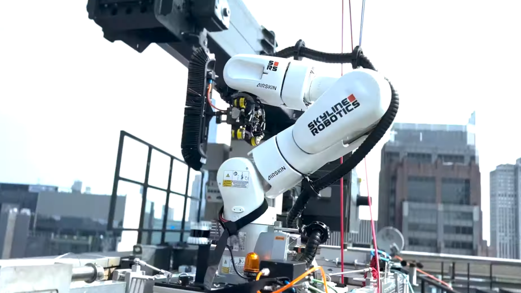 El primer robot que limpia los cristales de un rascacielos de Nueva ...
