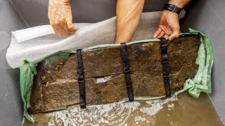 Emerge la primera pieza del barco fenicio 'Mazarrón II': la compleja ...