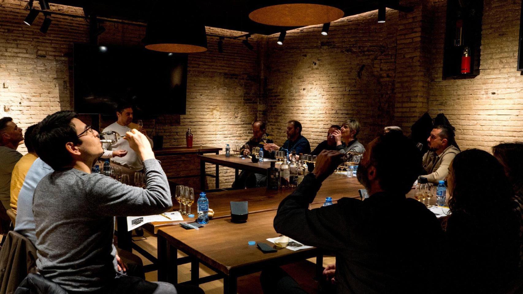 La legendaria bodega que triunfa en el centro de Valencia: "Tres ...