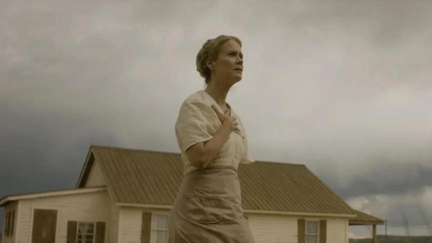 Period terror and paranoia with Sarah Paulson in the 30s: the new ...