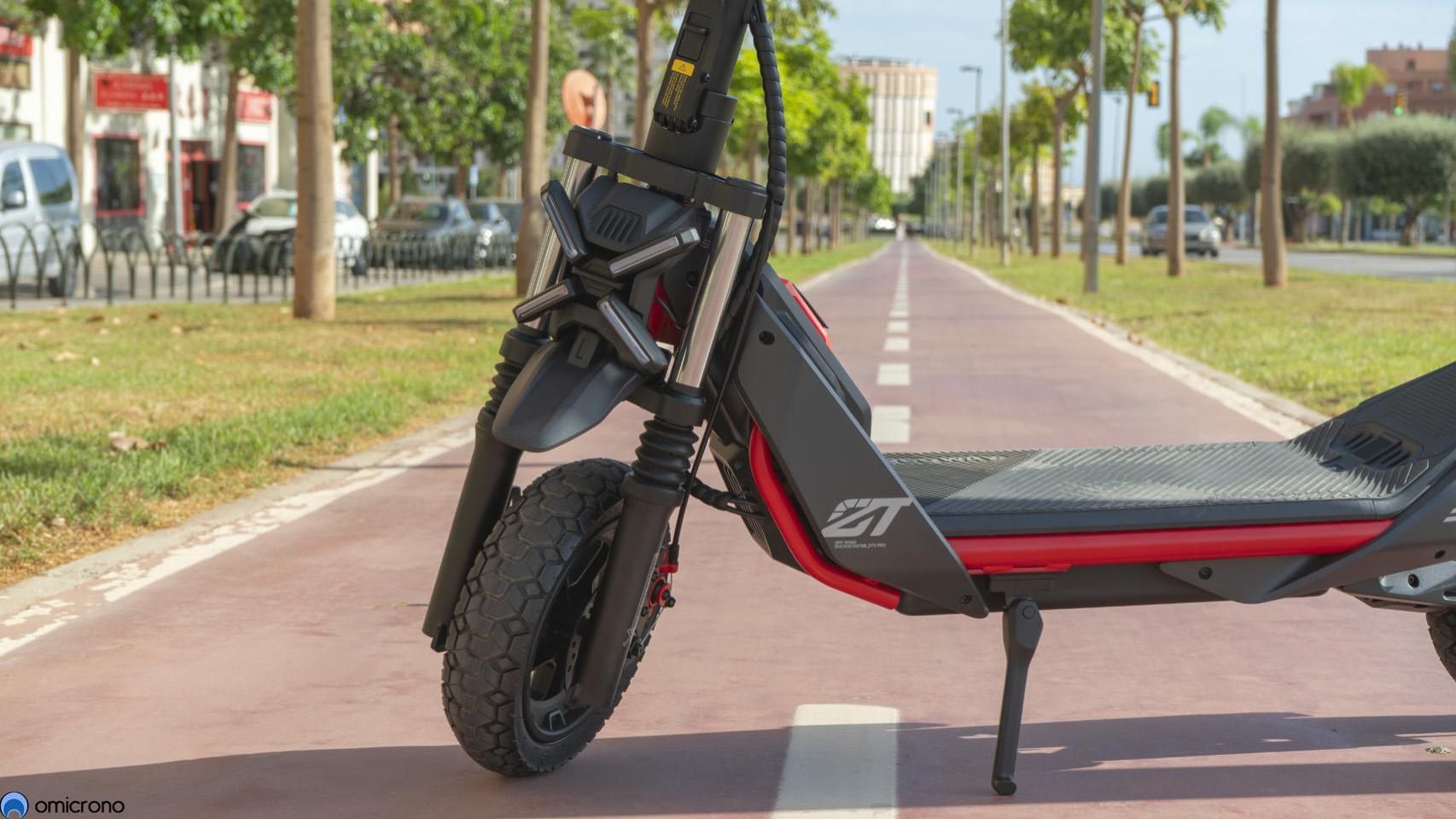 Probamos el patinete eléctrico de grandes dimensiones para moverte con ...