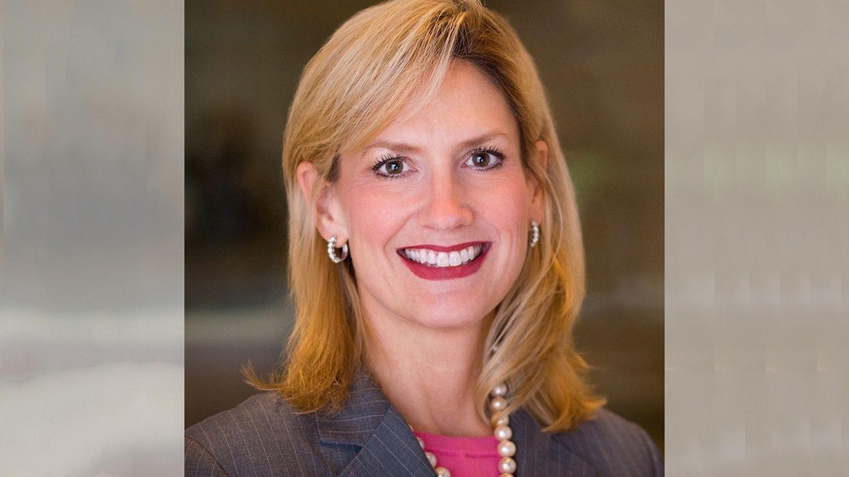 Nuevo cambio directivo en Apple: Carol Surface, la directora de ...