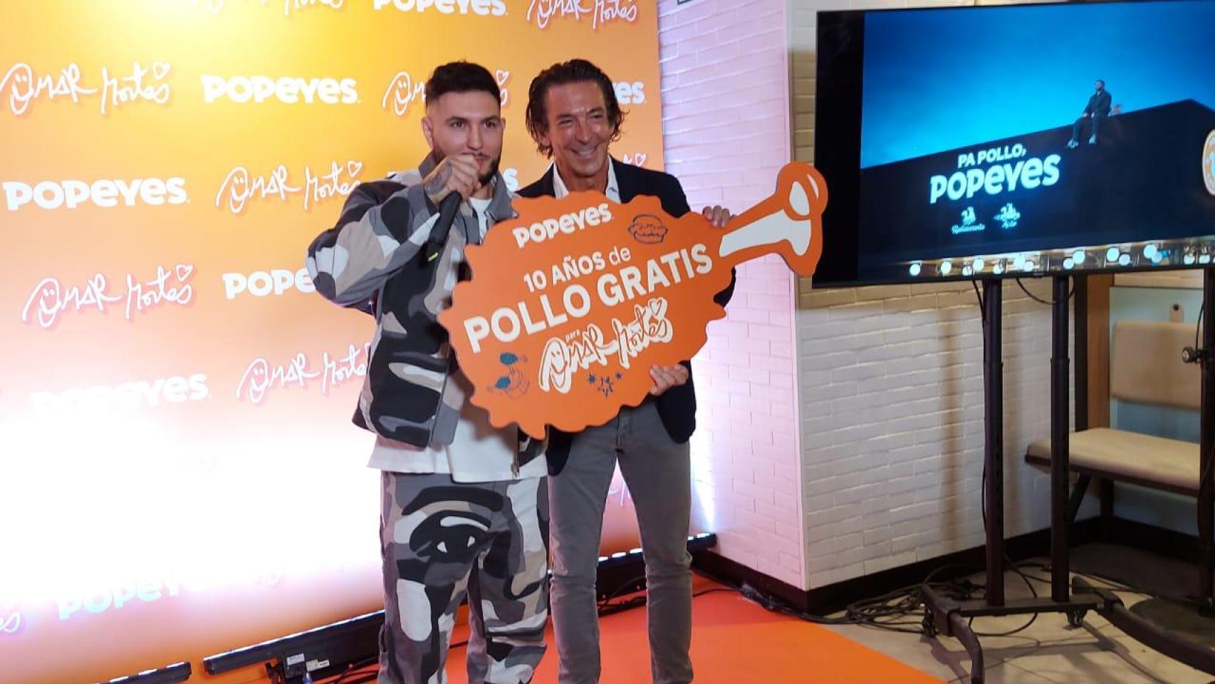 Popeyes calienta la guerra del pollo frito con Omar Montes de embajador ...