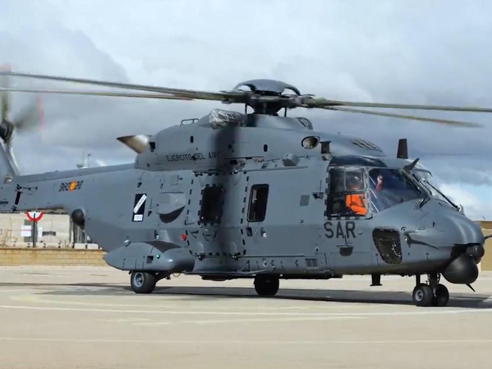 Sección Transversal De Un Helicóptero Militar El Nuevo Helicóptero