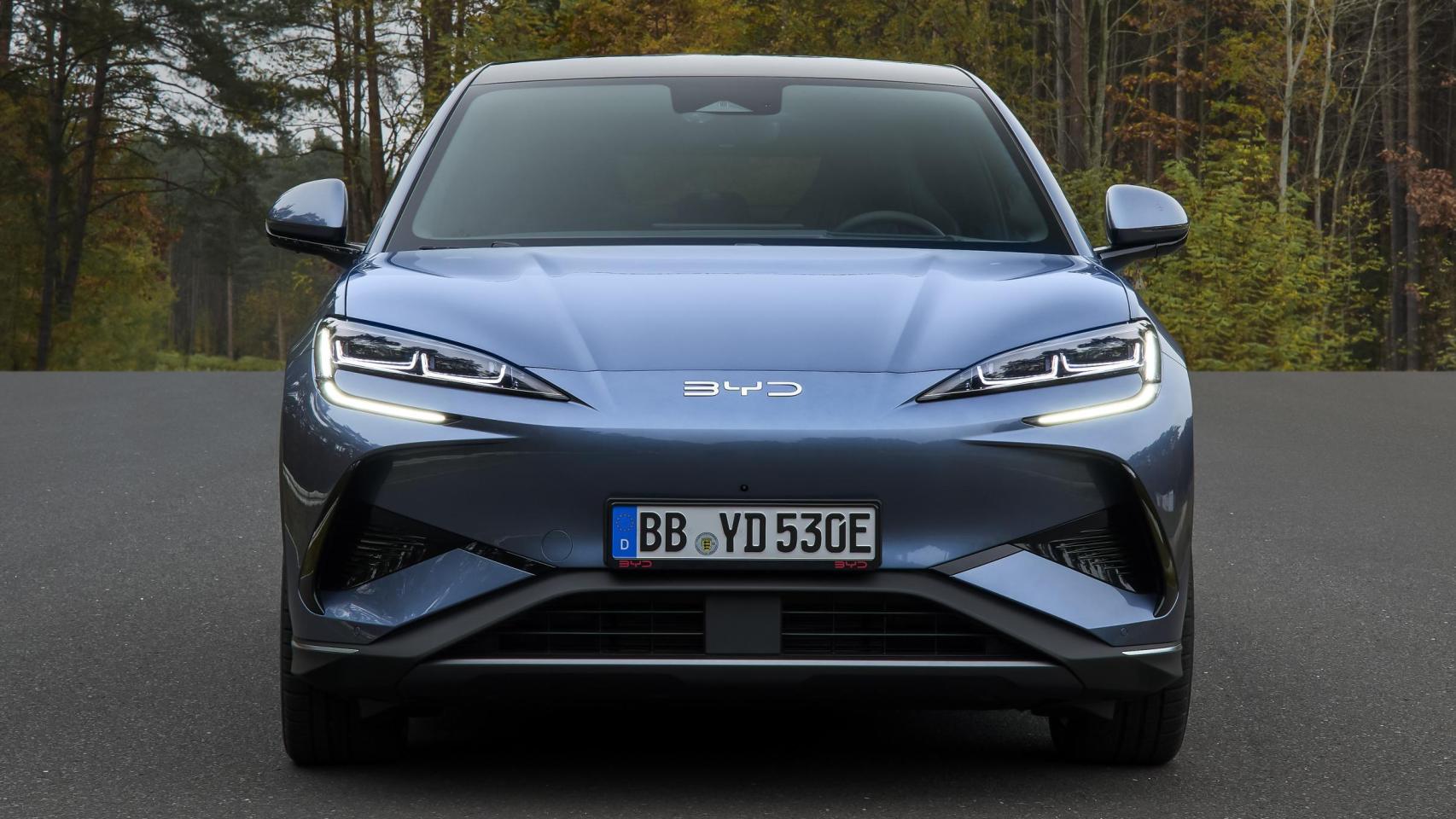 BYD sube el listón de sus coches eléctricos con el Sealion 7: carga a ...