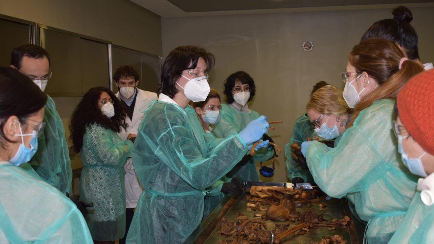 Manuel Martín, el 'señor de los muertos' que reconstruye caras y ...