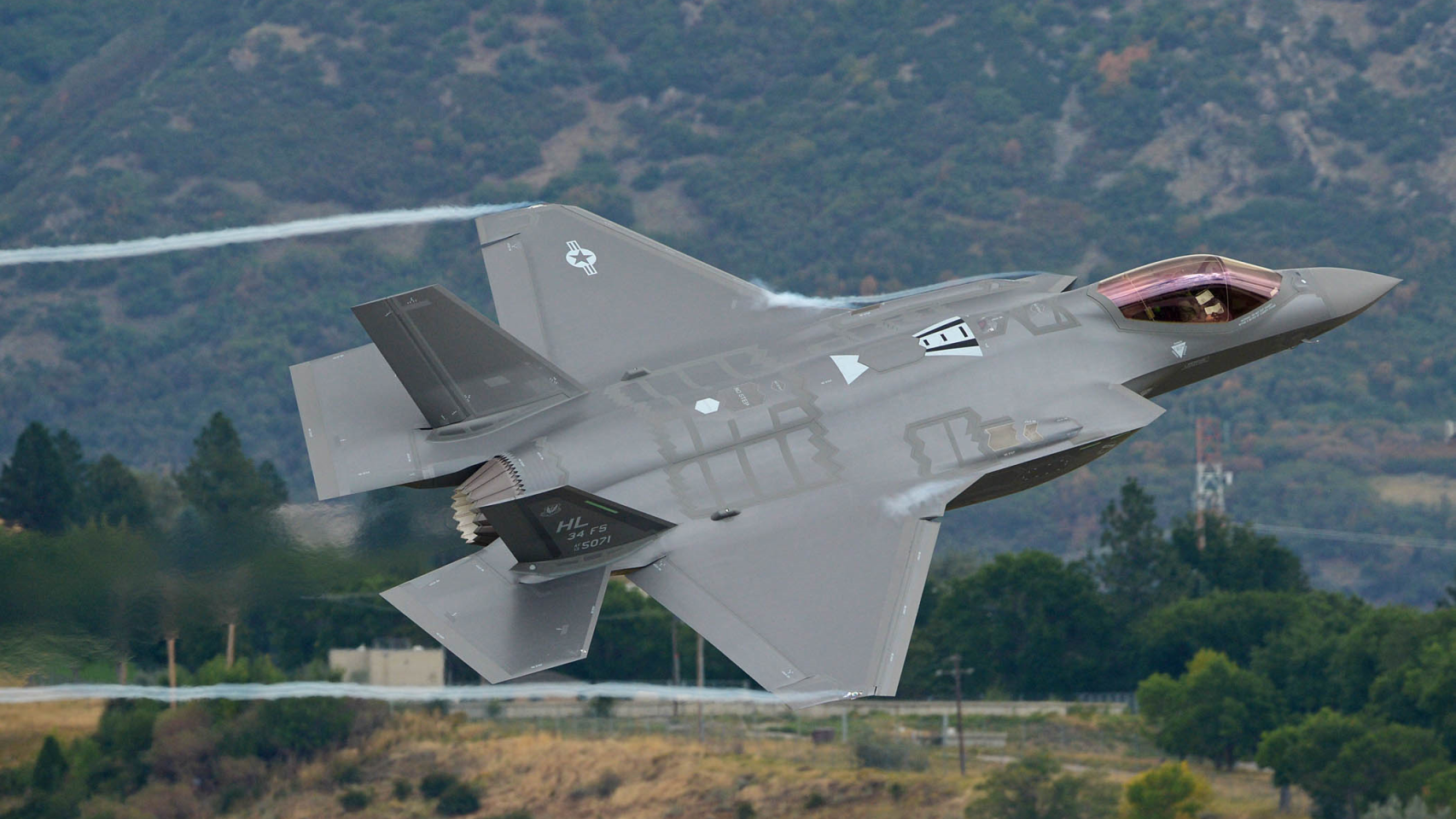 Del esperado relevo de los cazas Harrier a la botadura de la fragata F-111: los programas ...