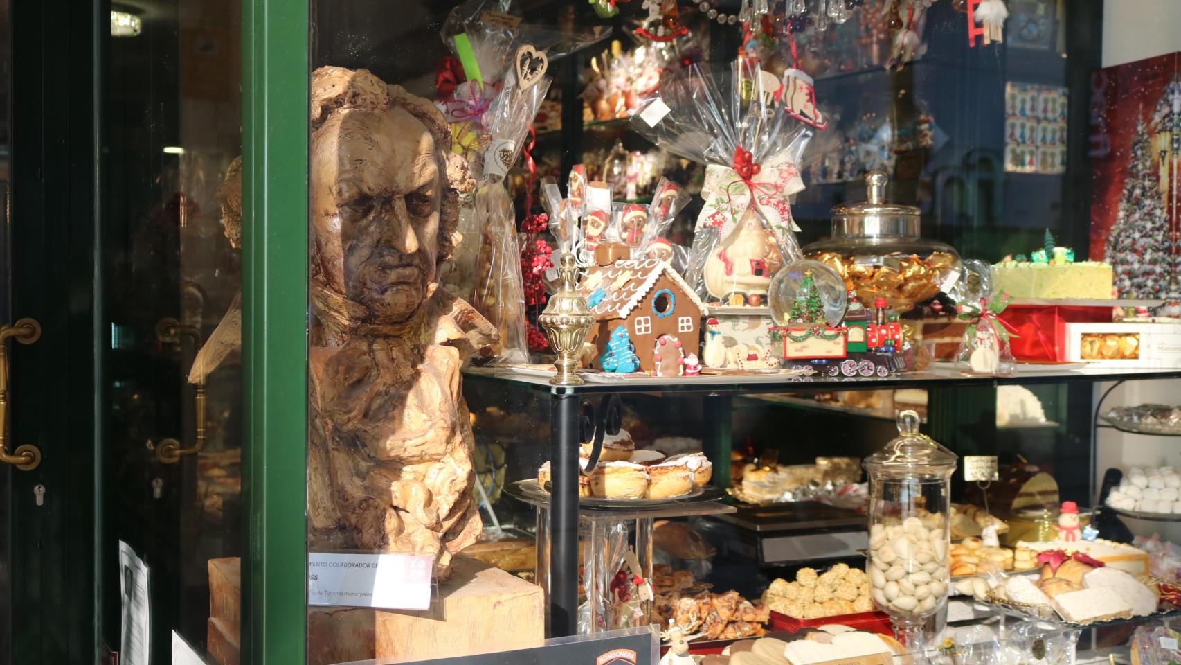 La pastelería que arrasa en Zaragoza: luce una escultura de chocolate ...