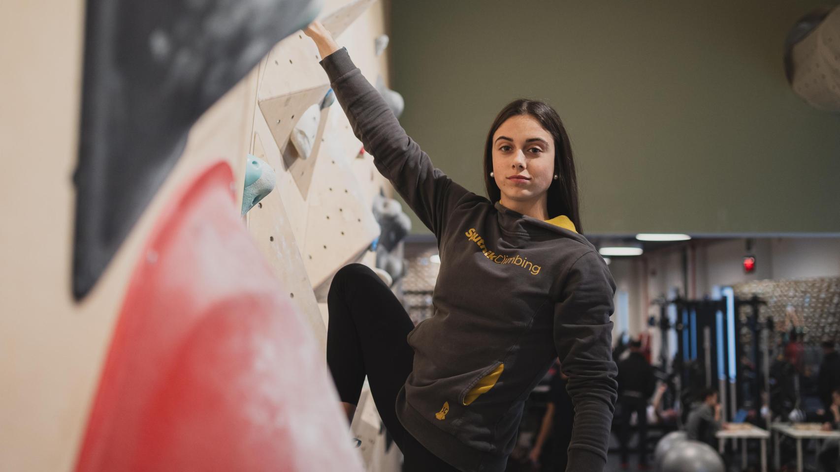 En el rocódromo con Ainhize Belar, la escaladora que con 18 años ha ...