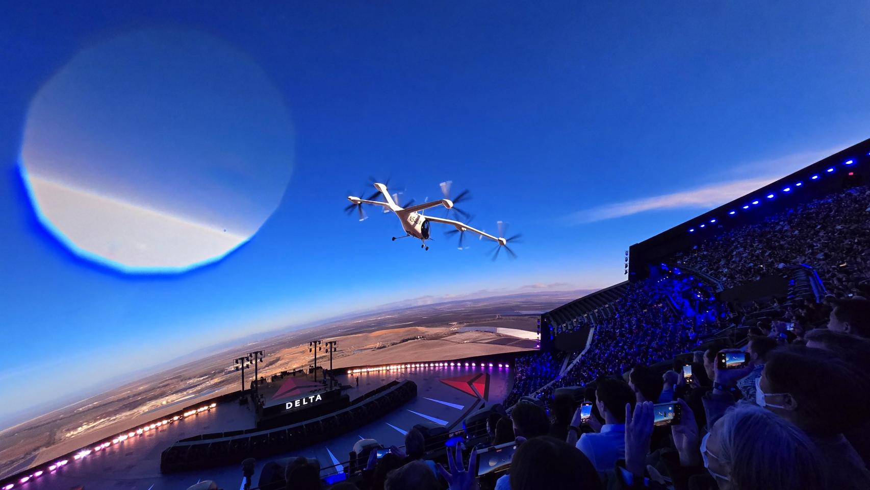 La aerolínea Delta cumple 100 años prometiendo taxis voladores, IA y ...