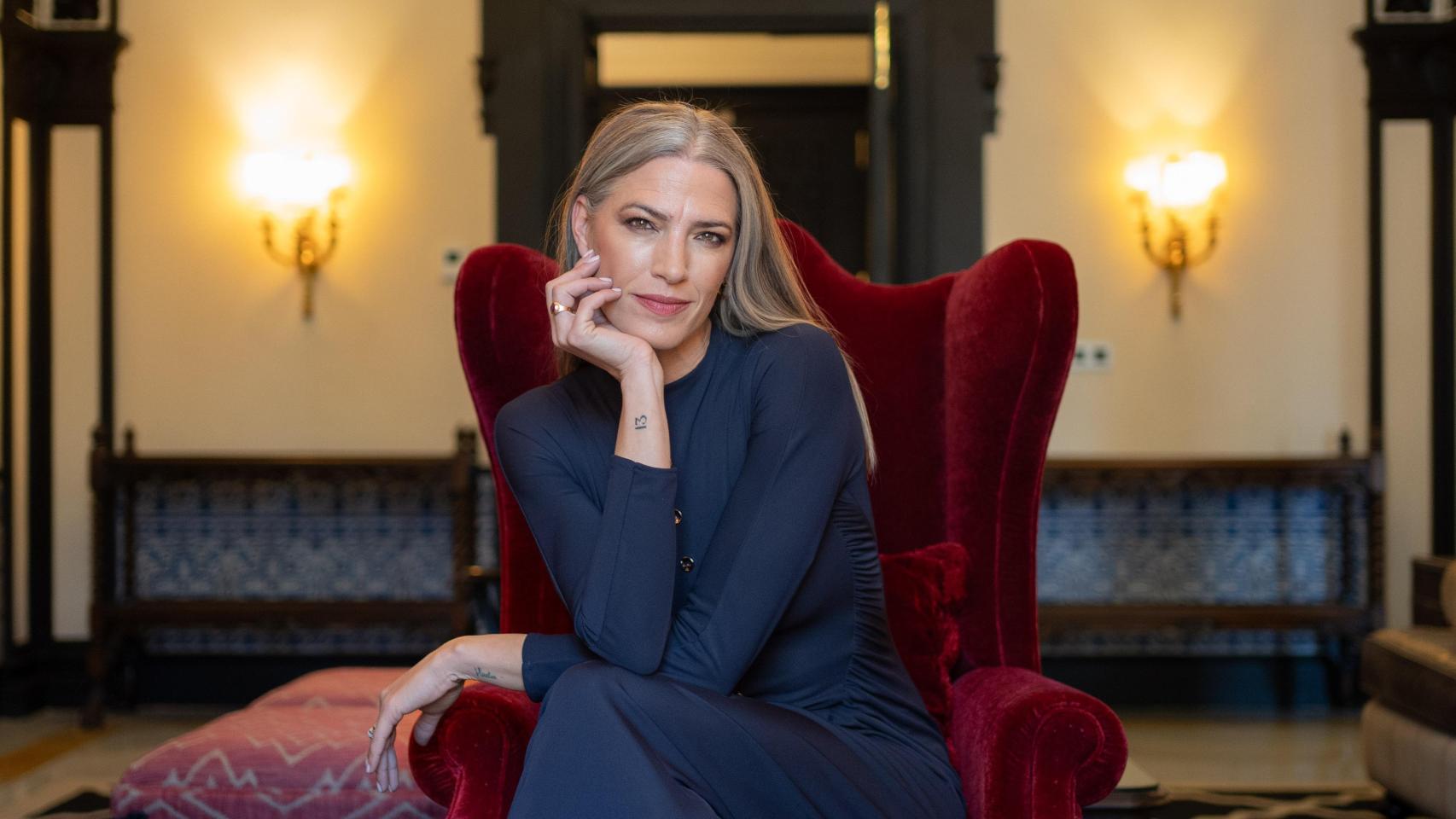 Laura Sánchez: "Me atacan por mis arrugas y mis canas, pero yo me miro al espejo y me gusto ...