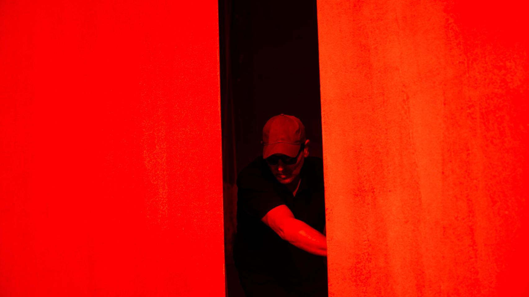 El Conde de Torrefiel y su obra 'anti-voyeur' y 'sin imágenes' sobre el amor