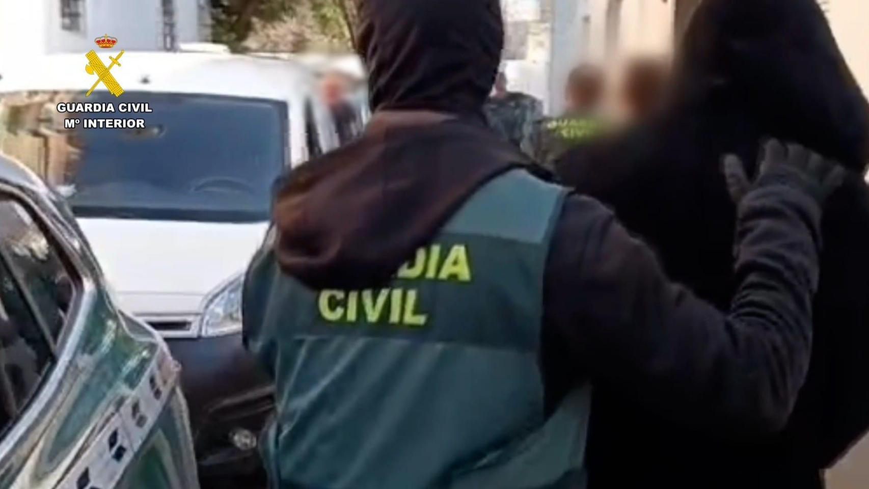 La Guardia Civil desmantela un clan familiar de Sevilla que vendía cocaína y heroína las 24 ...