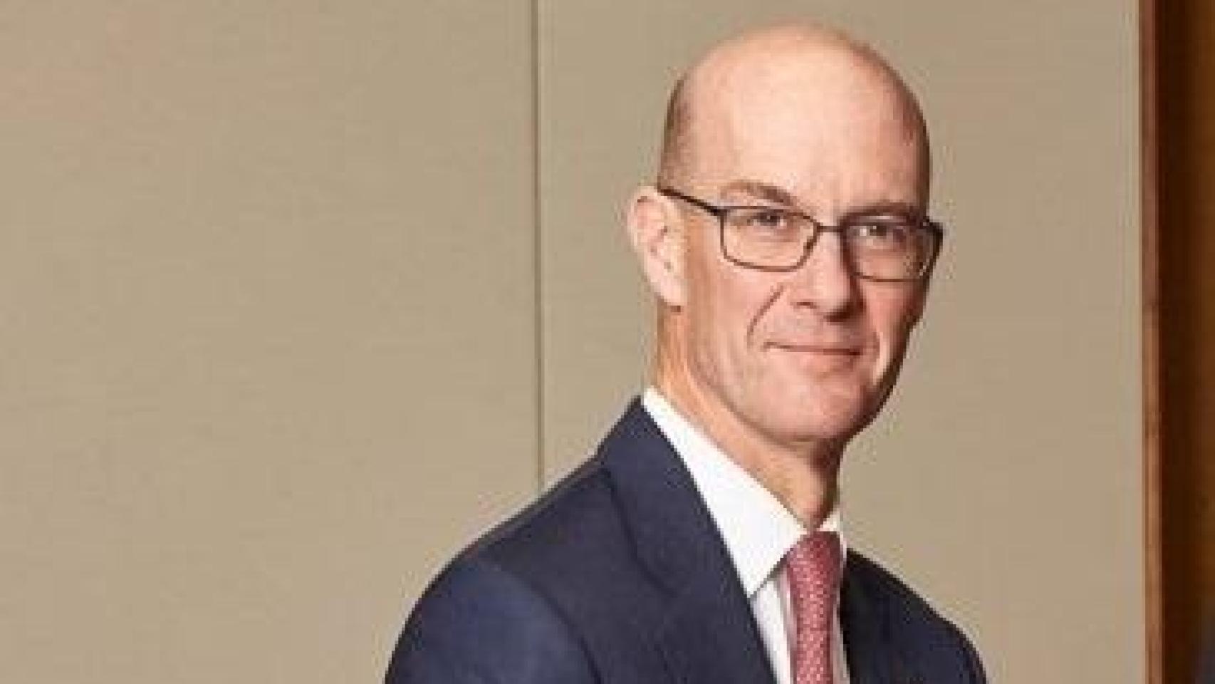 Dimite William Vereker, presidente de Santander UK