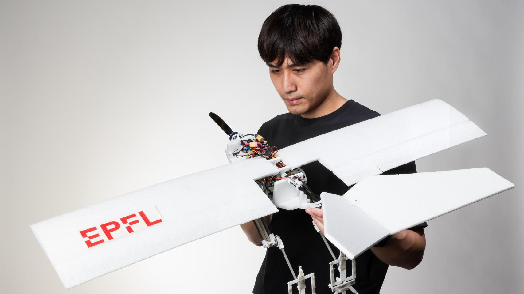 El revolucionario dron que camina y vuela como un pájaro: despega a ...