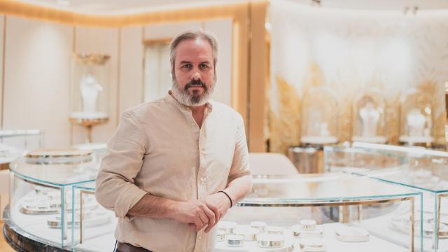 Daniel Calvo, el diseñador de Carrera y Carrera, la firma madrileña de ...