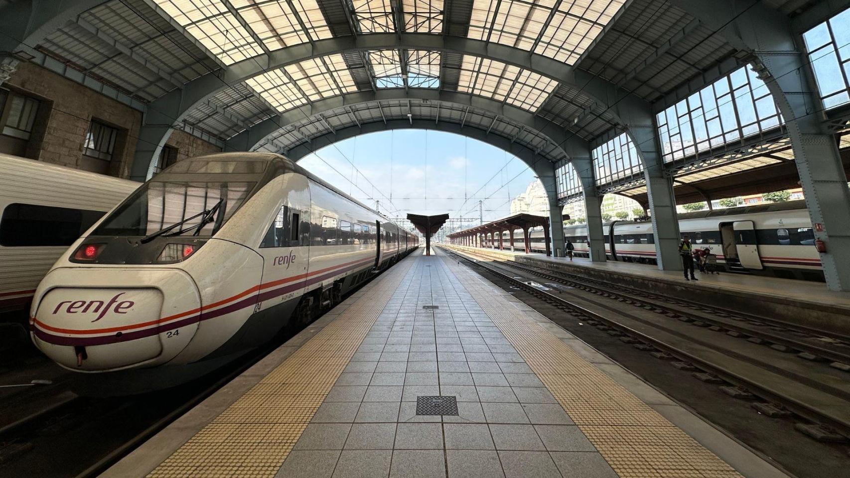 Galicia recupera la conexión por AVE con Madrid tras una incidencia en la estación de Chamartín