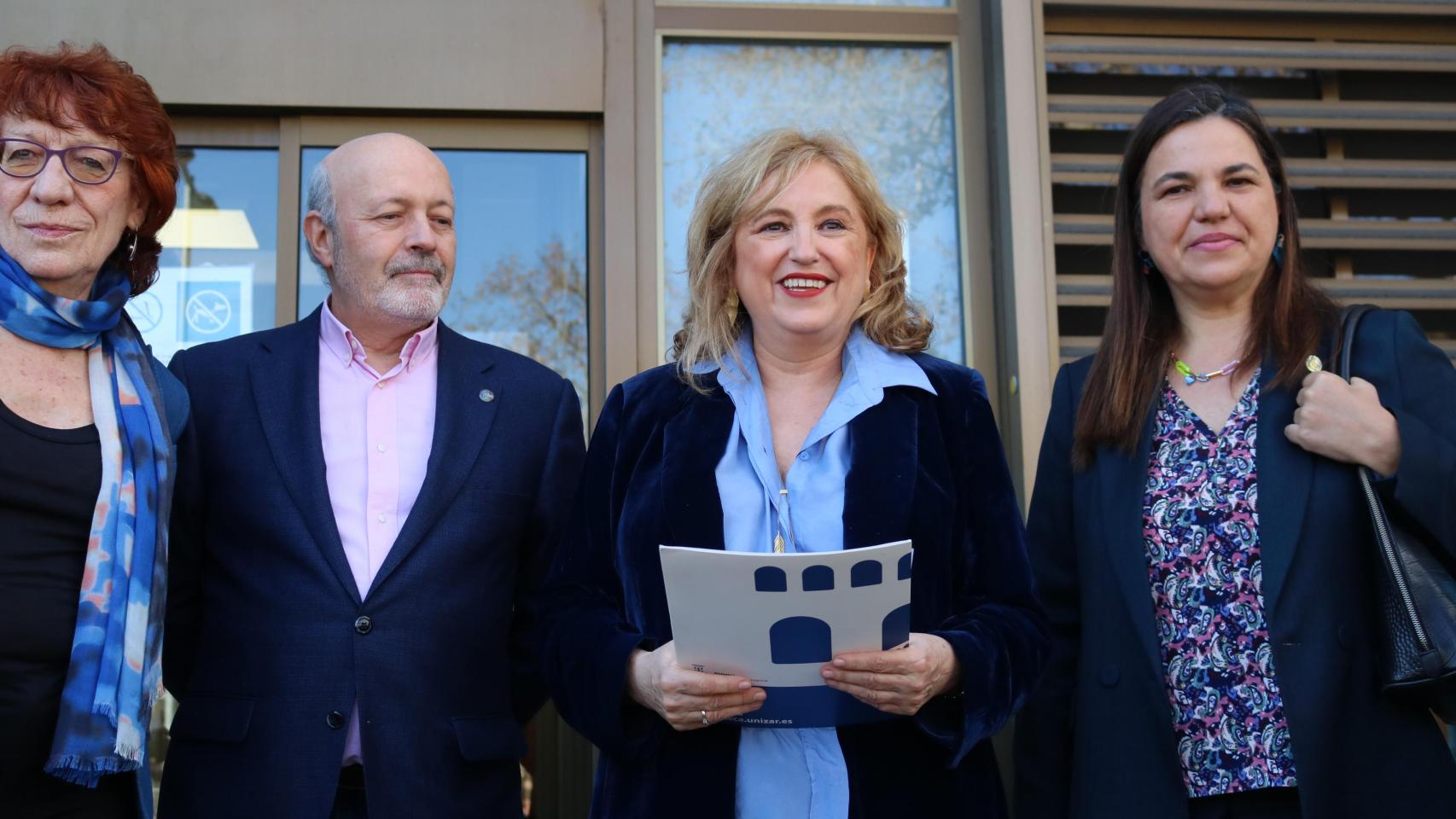 Rosa Bolea inicia la carrera por ser la primera rectora de la ...
