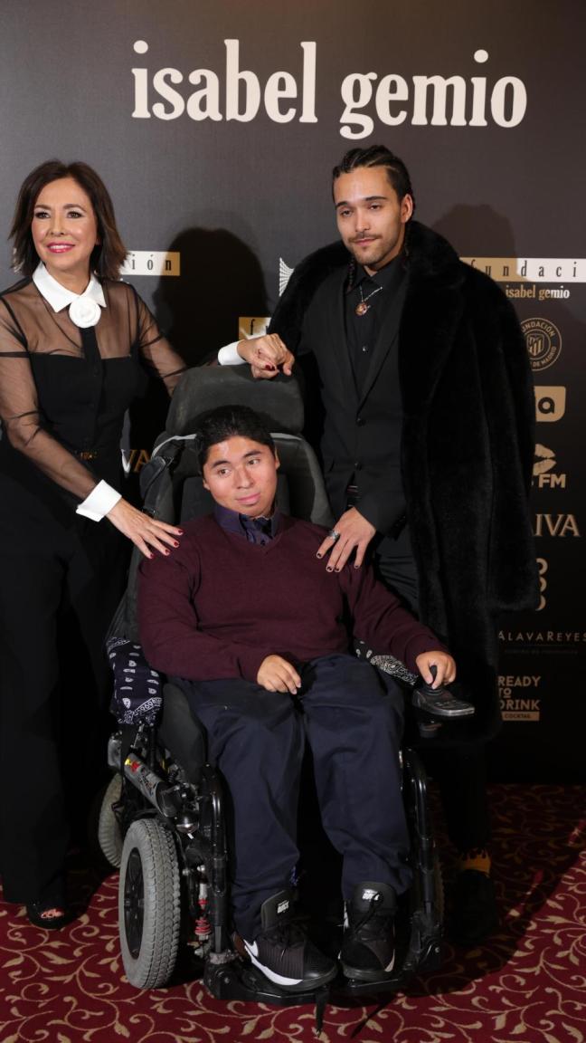 La gran emoción de Isabel Gemio en la gala solidaria de su fundación ...