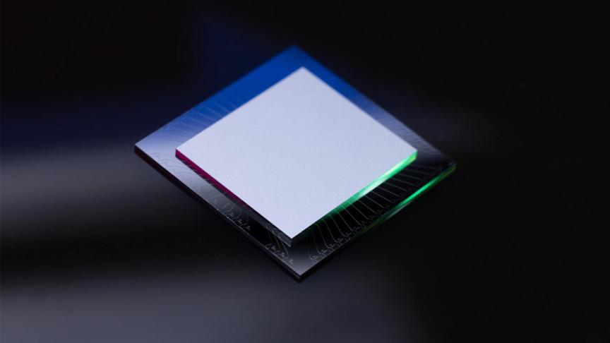 Amazon se enfrenta a Microsoft presentando Ocelot, su chip de ...