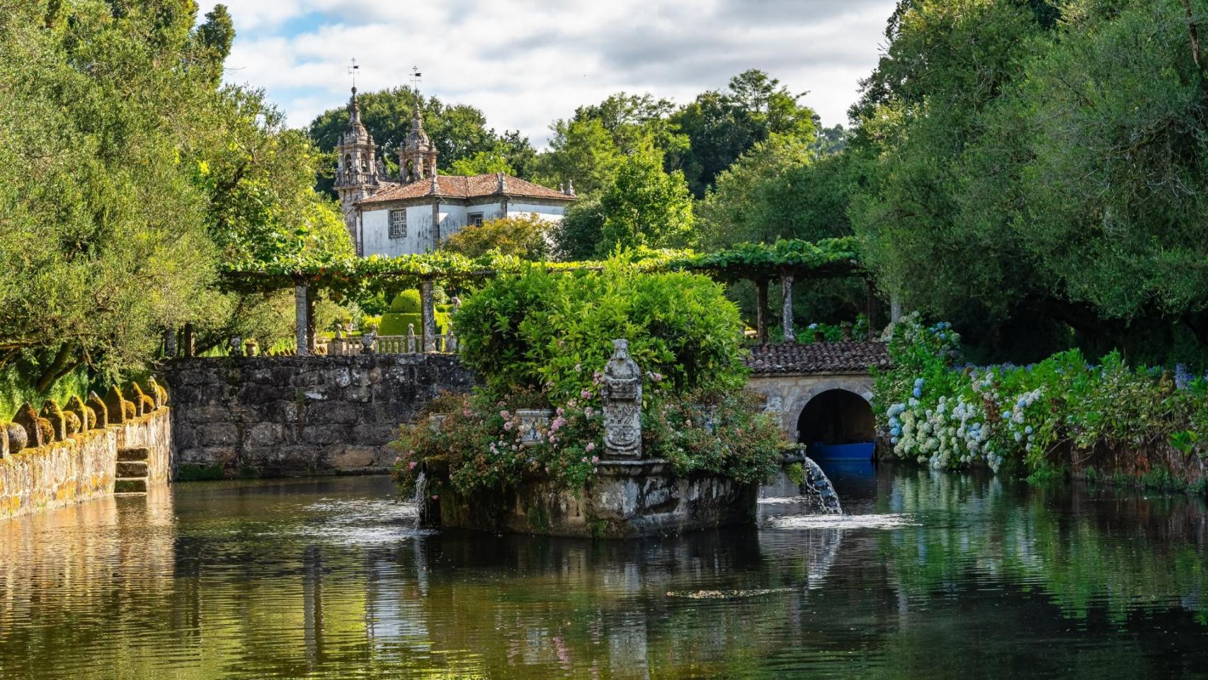 El idílico pazo medieval conocido como el Versalles Gallego: una de las ...
