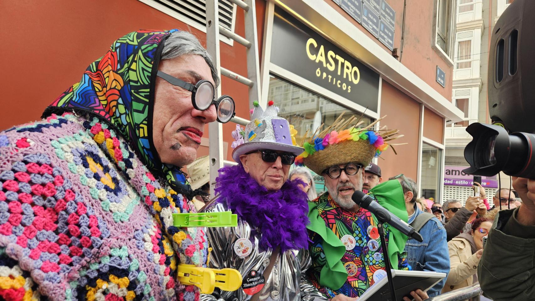 A Coruña homenajea a la Paca, la choqueira del Carnaval 2025