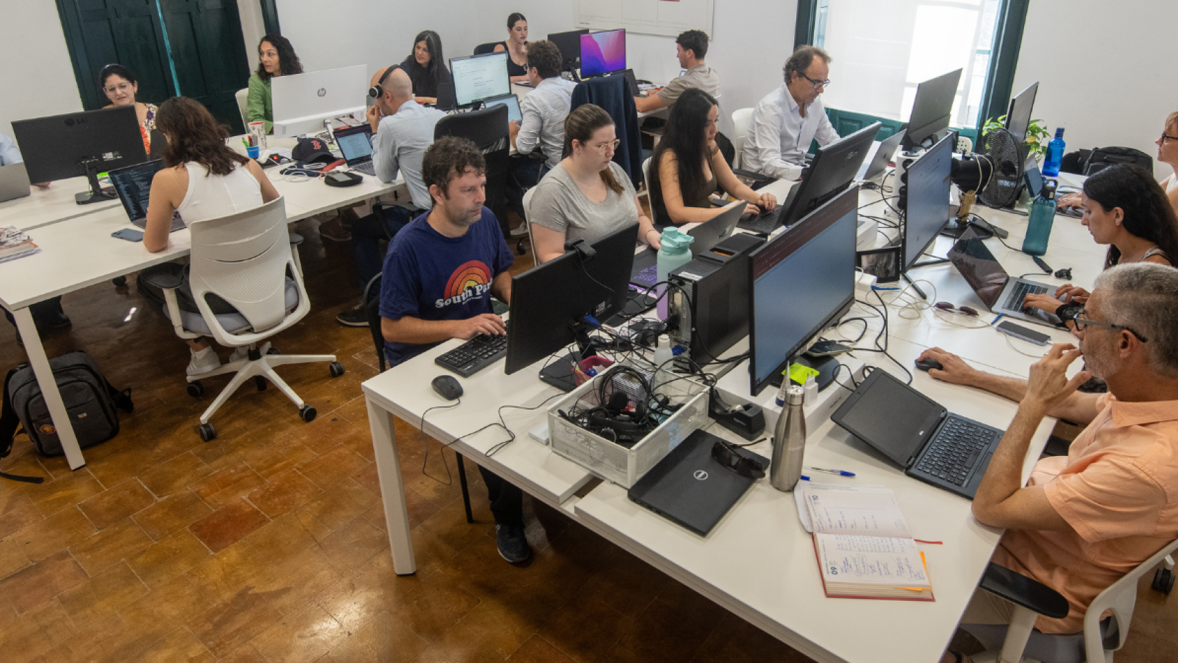 1MillionBot combina IA conversacional, análisis de datos y automatización para una prensa de ...