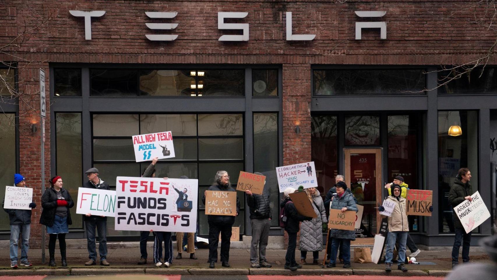 La paradoja de Tesla: el coche de la "agenda progresista" que hoy ...