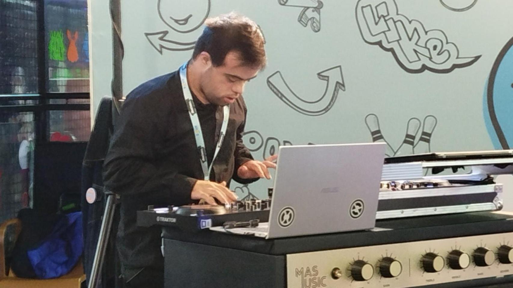 Rey Dj, pinchadiscos gallego con síndrome de Down: "La música es lo que ...