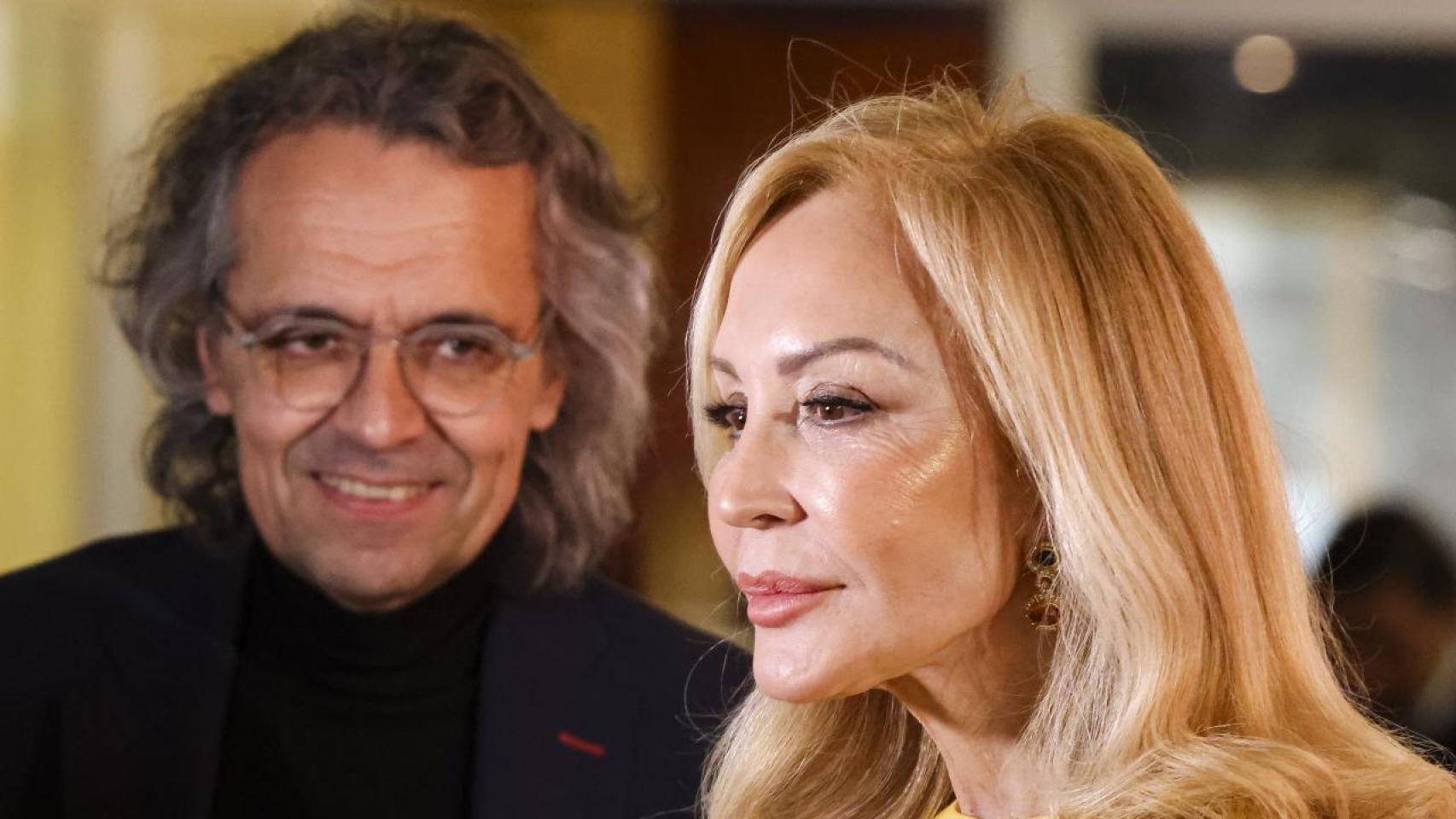 Carmen Lomana y Jesús Arroyo, cómplices durante una cita en la Milla de Oro de Madrid: la imagen ...