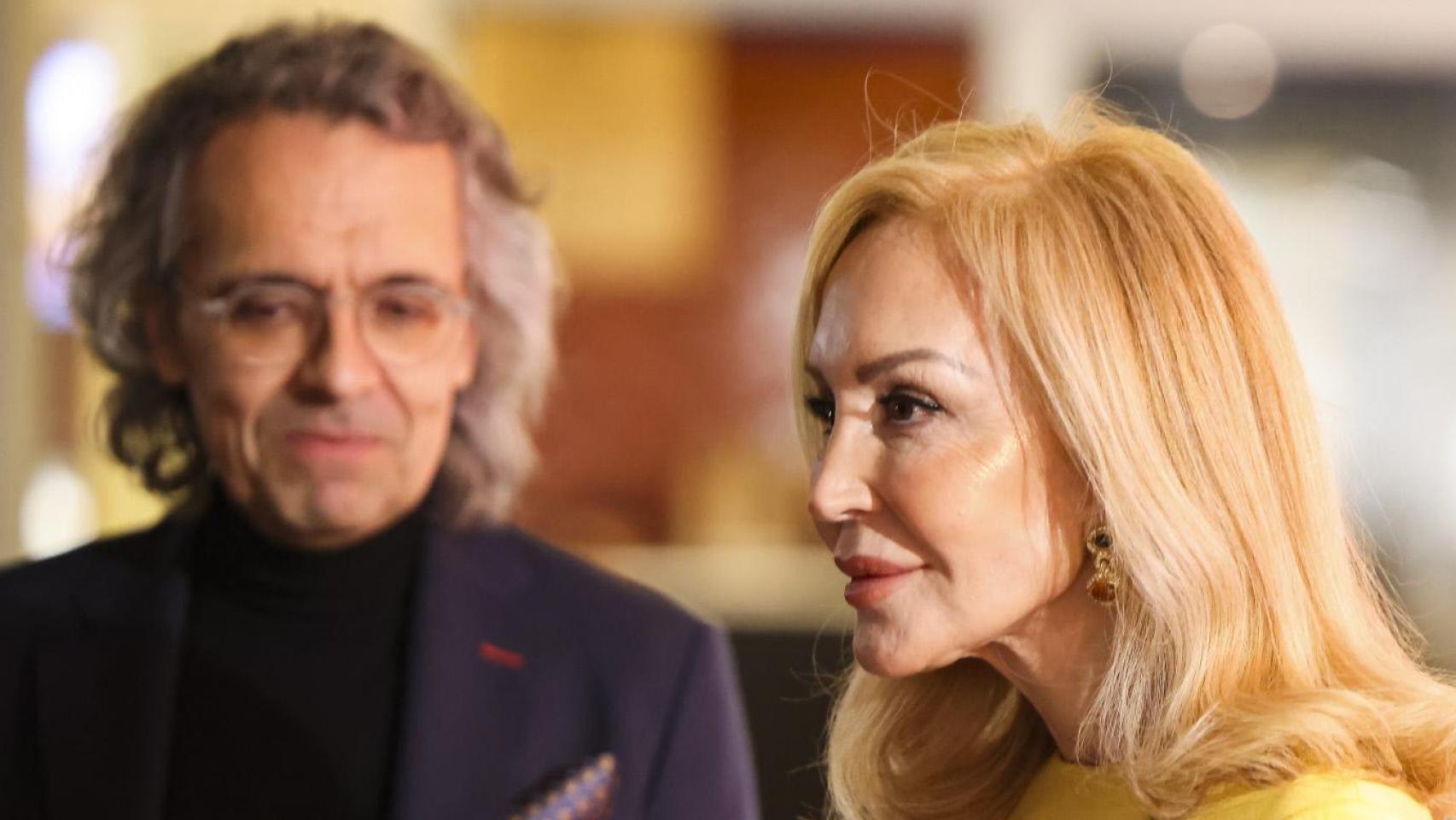 Carmen Lomana y Jesús Arroyo, cómplices durante una cita en la Milla de Oro de Madrid: la imagen ...