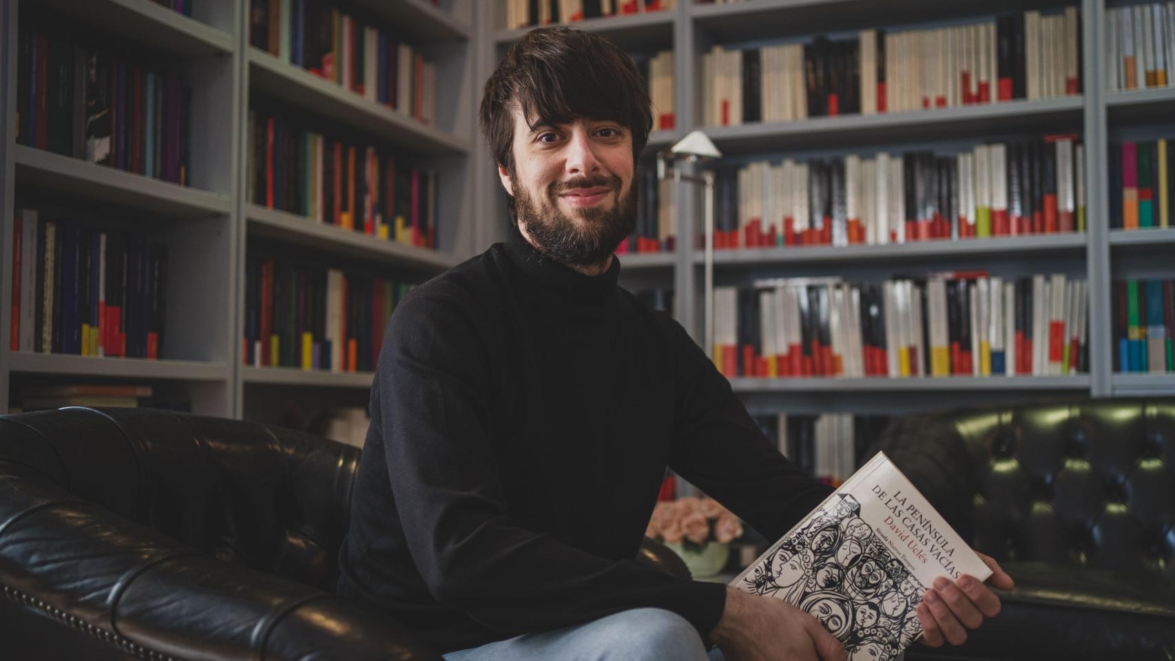 David Uclés, autor de la novela más vendida del año: "Hace 30 años, con ...